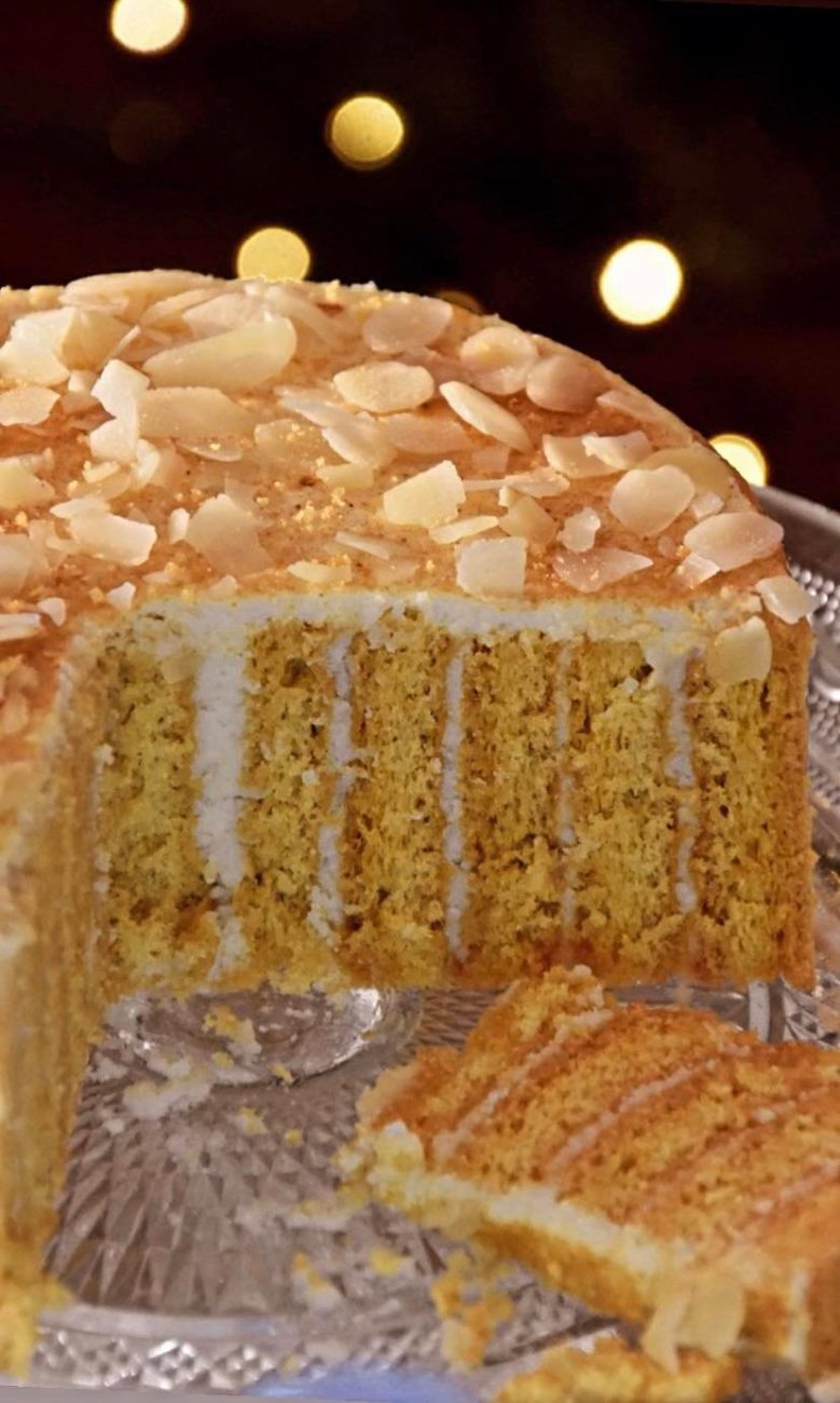 Vertical Swiss Roll Cake with Ginger and Almond Flakes! Sponge Soft ...