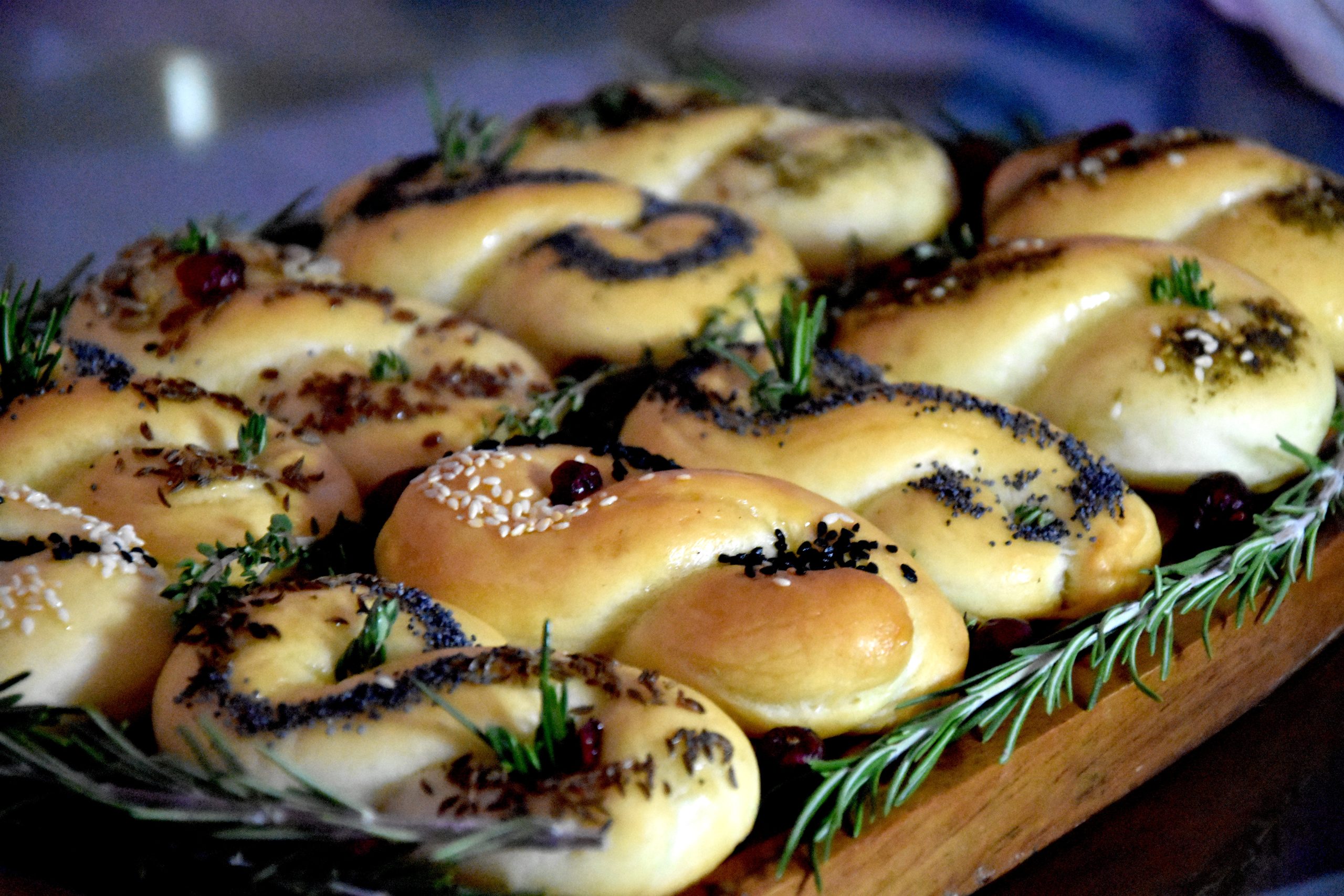 Christmas „Figure-Eight“ Cookies – Symbol of Infinite Joy and Light ...